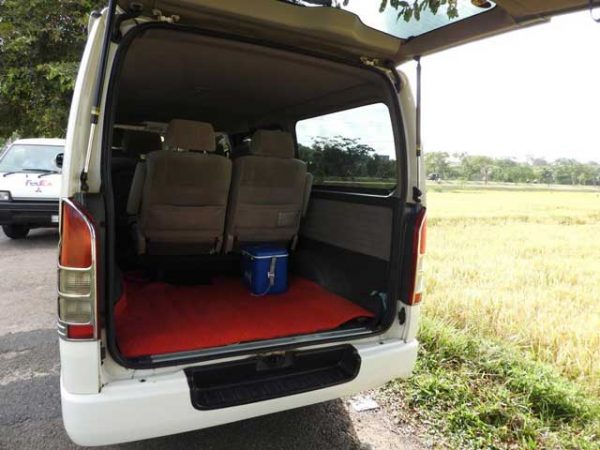 Toyota Hiace MPV 2 - Ceylon Escapes